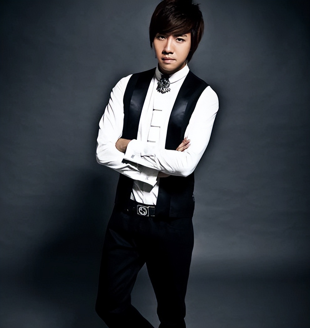 This time, the disfigured Yu Haoming taught the handsome men and women ...