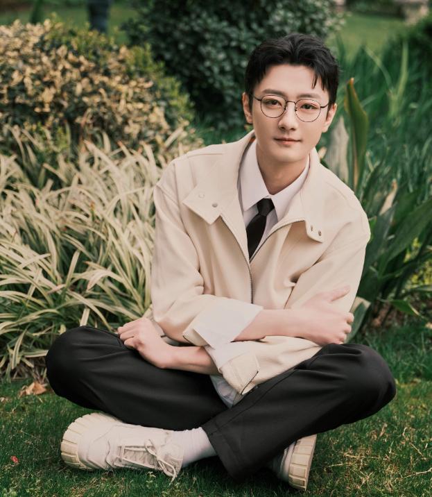 Holding a long-haired girl? After "The Knockout", Su Xiaojing was ...