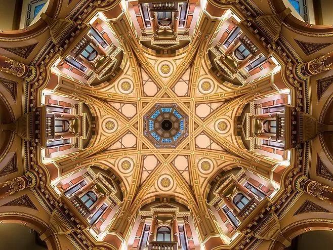 On the Application of Repeated Elements in Plane Composition - iNEWS