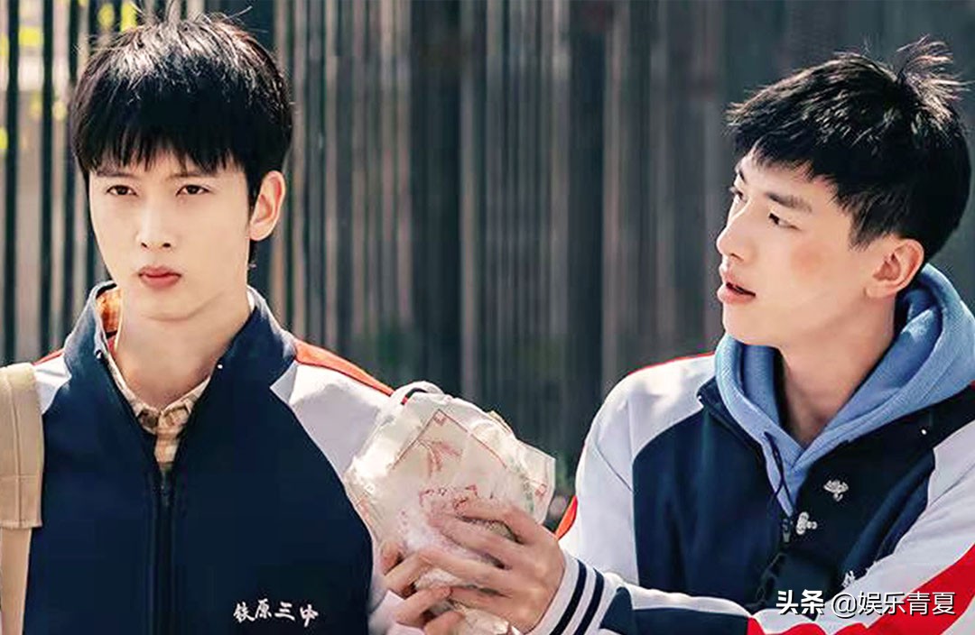 "Long Distance Love" campus version poster, Ren Minxin Yun came to ...