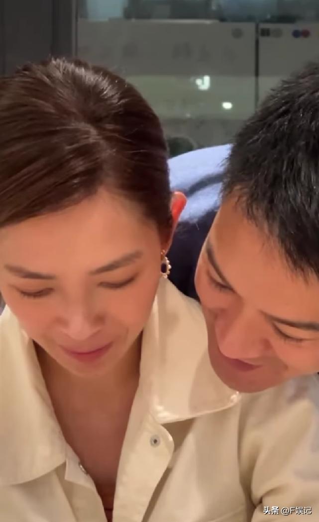 Happy family of four!Former TVB artist Chen Zhishen and his sons make a ...