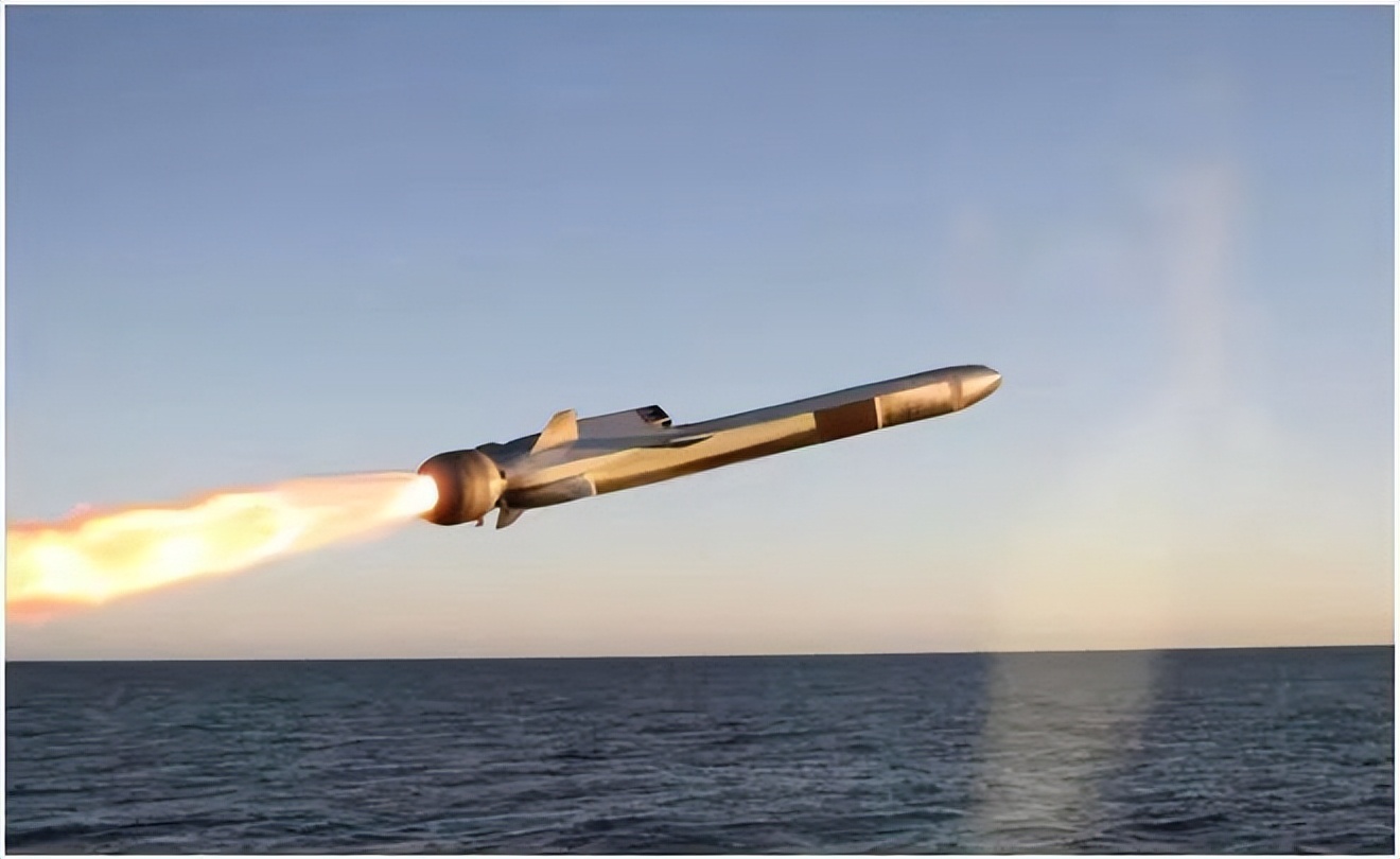 The Chinese Air Force's high-tech weapons make a stunning debut, and ...