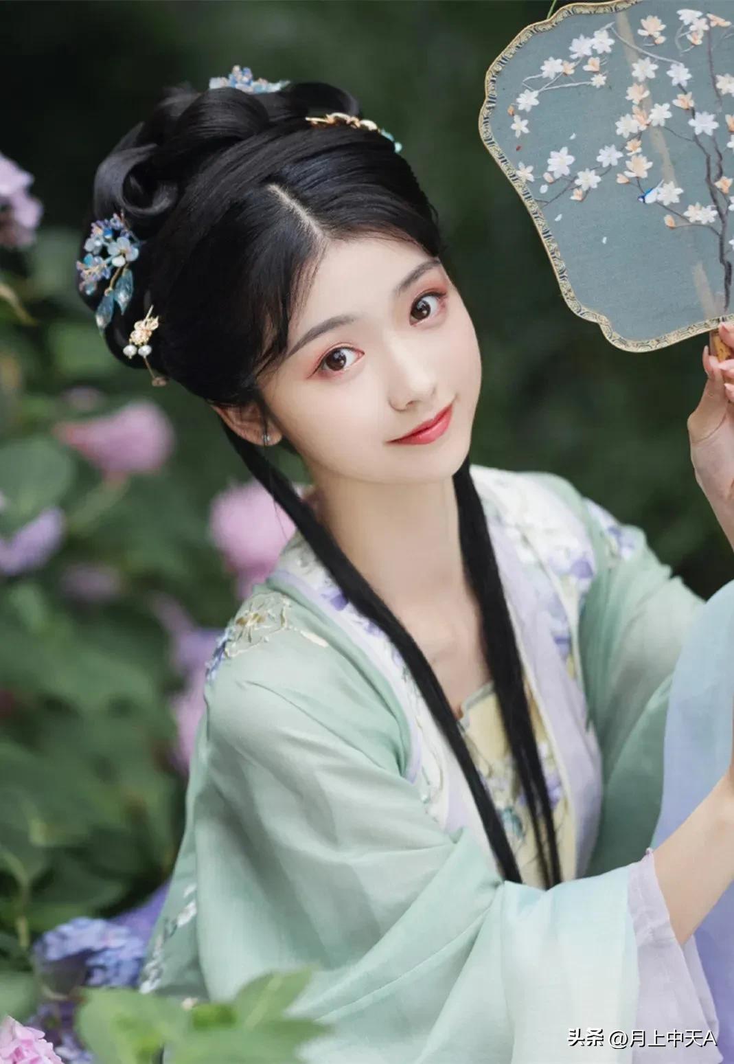 Bodhisattva Barbarian: Ci Lin Zhengyun Seven Pieces - iNEWS