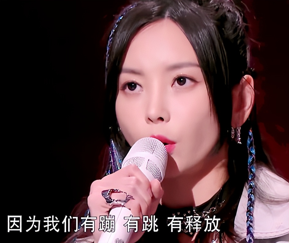"The Voice of God 4" premiered, the little ghost Wang Kailin turned ...