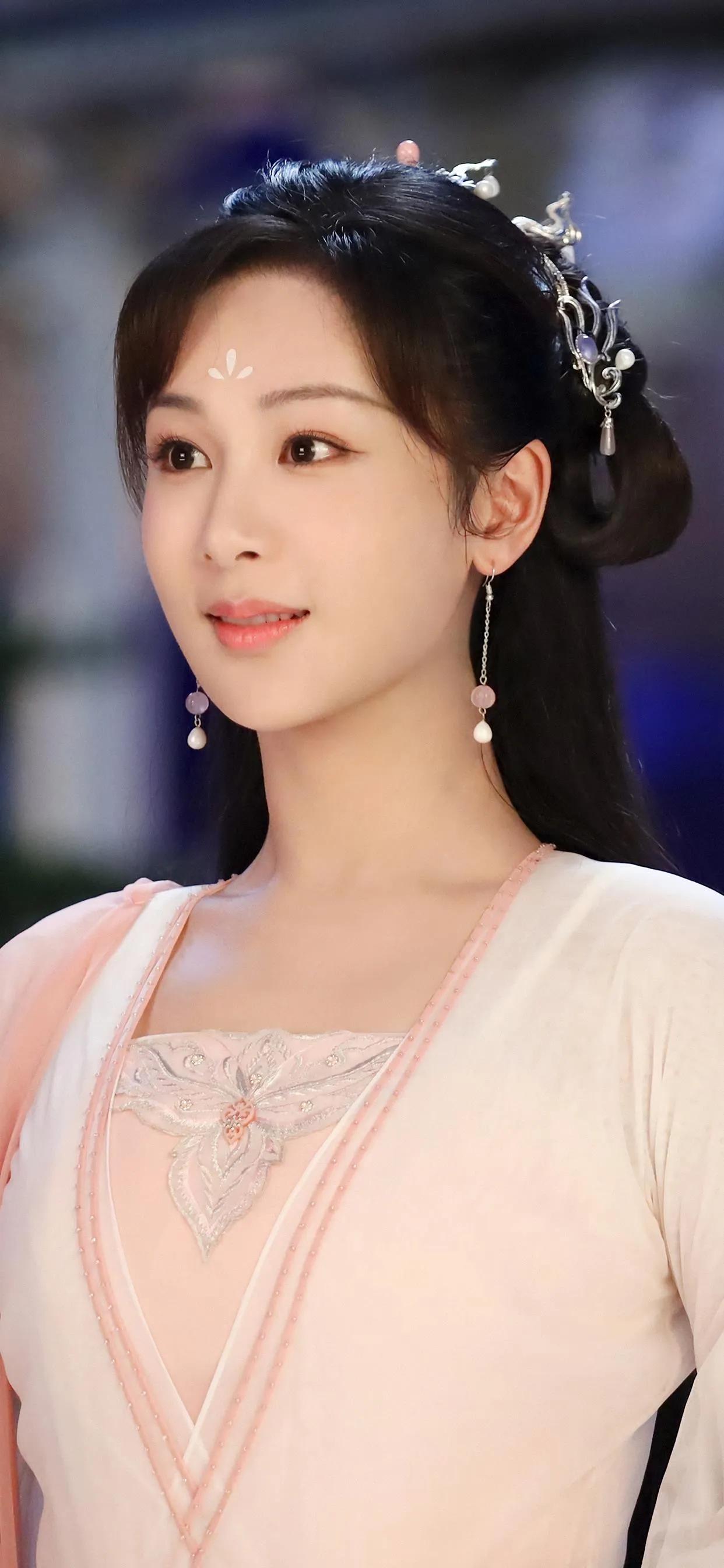After watching Chen Xiang, I completely fell in love with Cheng Yi. - iNEWS