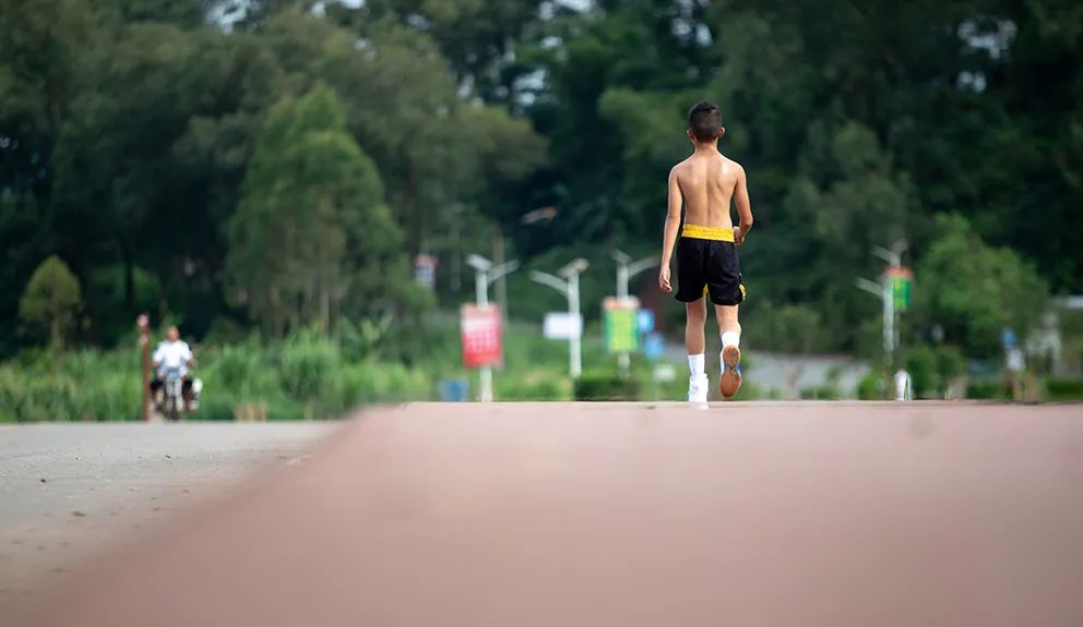 Chasing the dream, fighting young Chen Zihao fights and wins the championship again - iNEWS