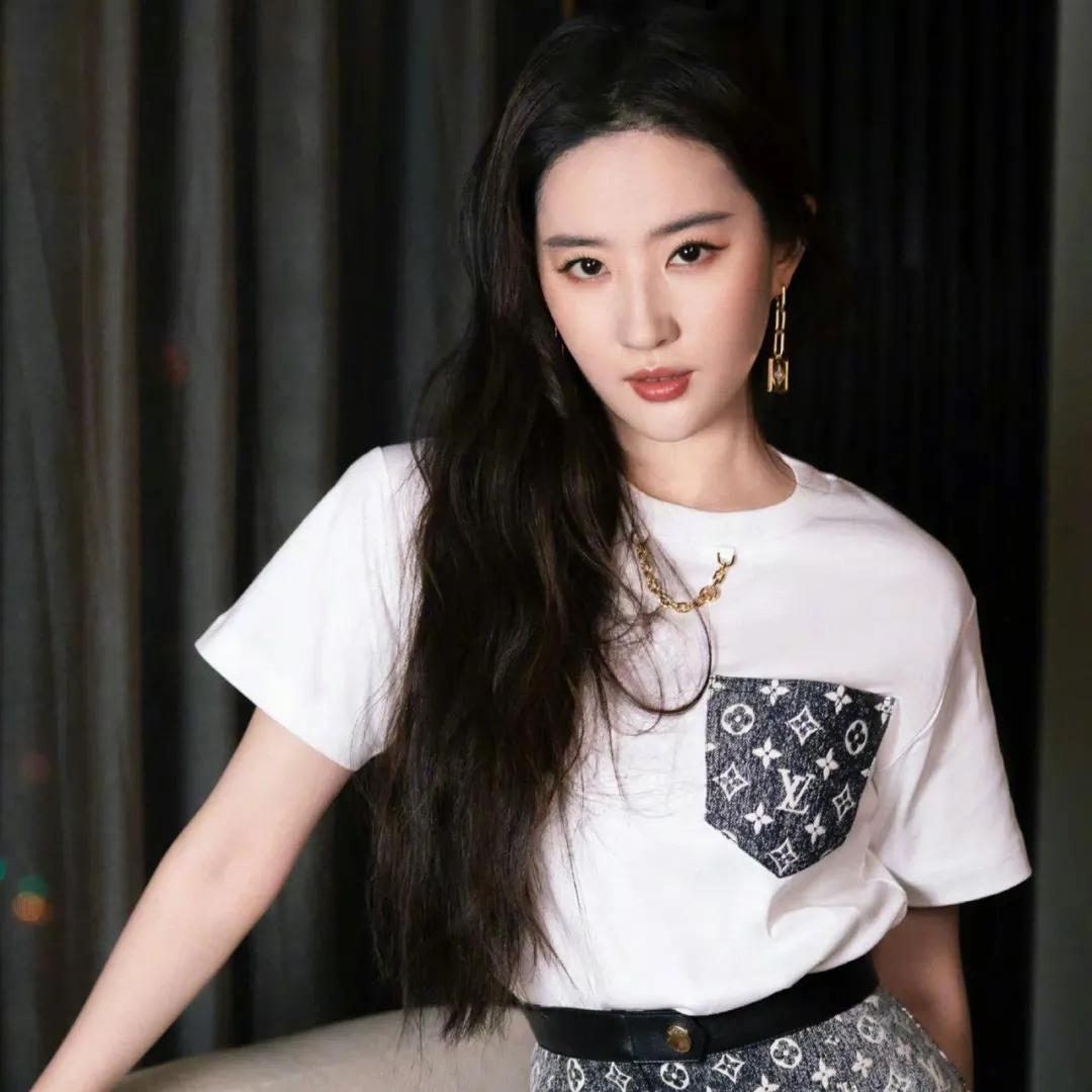 Tender models and greasy directors who love to choose concubines Liu Yifei Xu Zhenglei Jiayin Di ...