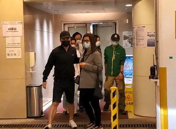 Ng Man Tat's widow and children appear to be very good-looking. Photos ...