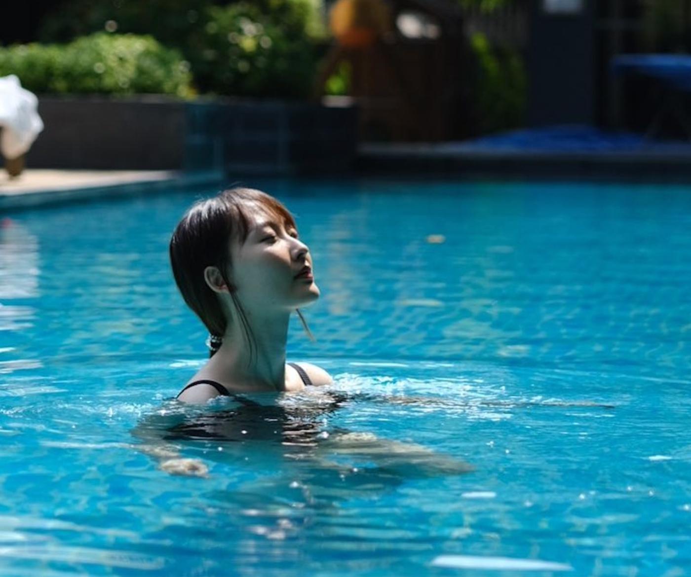 ViuTV Queen's strong woman Li Minhan posted a swimsuit photo of her ...