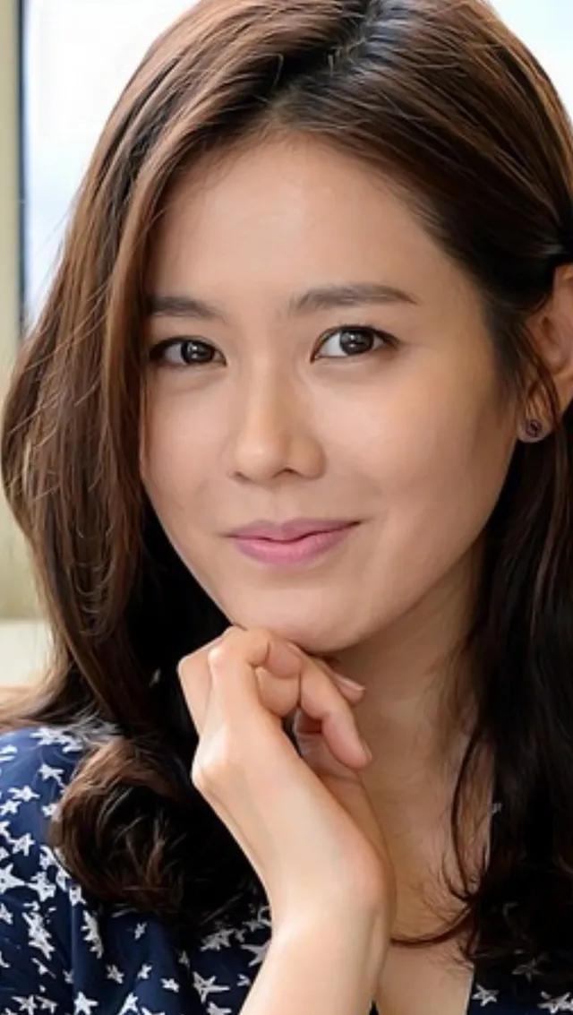 Korean actress Son Ye Jin - iNEWS