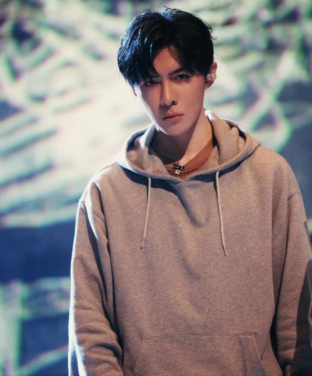 Tang Yuzhe officially announced his relationship! Dazzling diamond ...