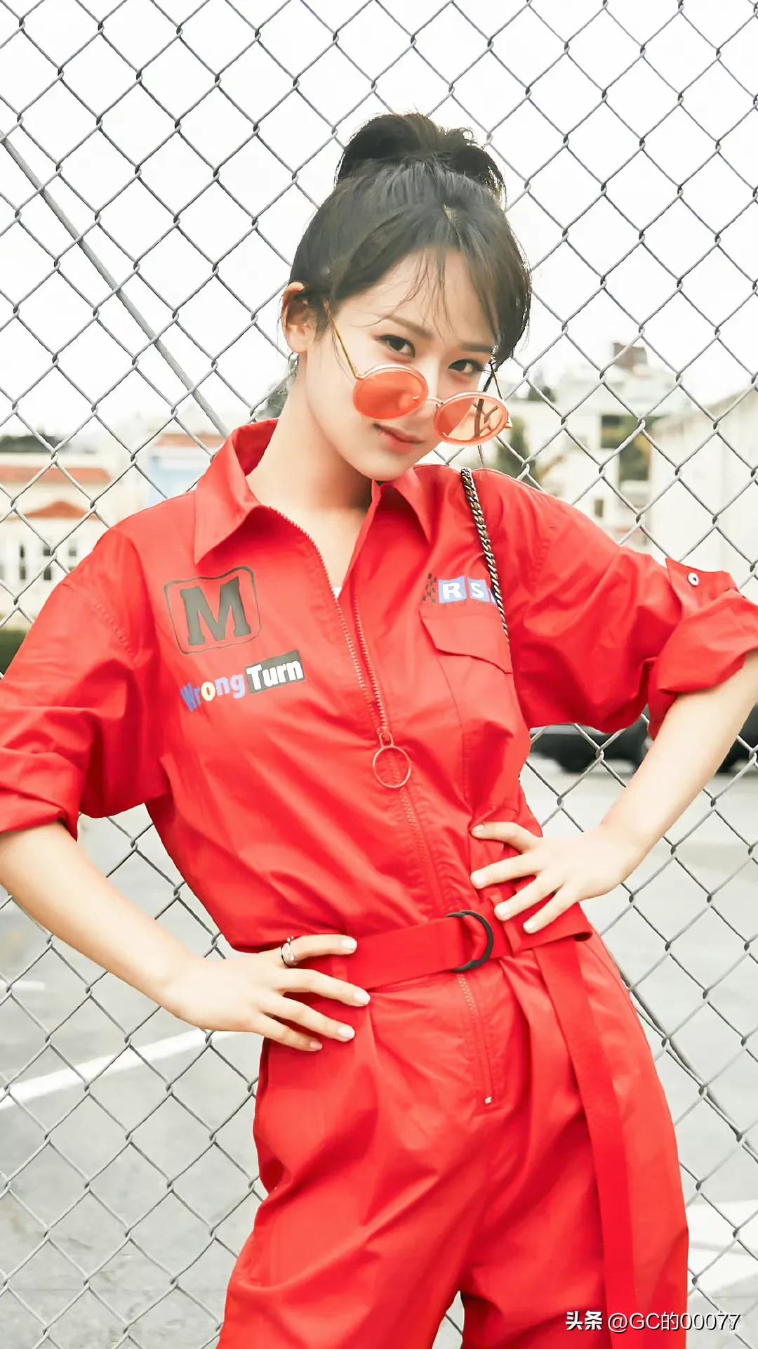 Star picture Yang Zi - iNEWS