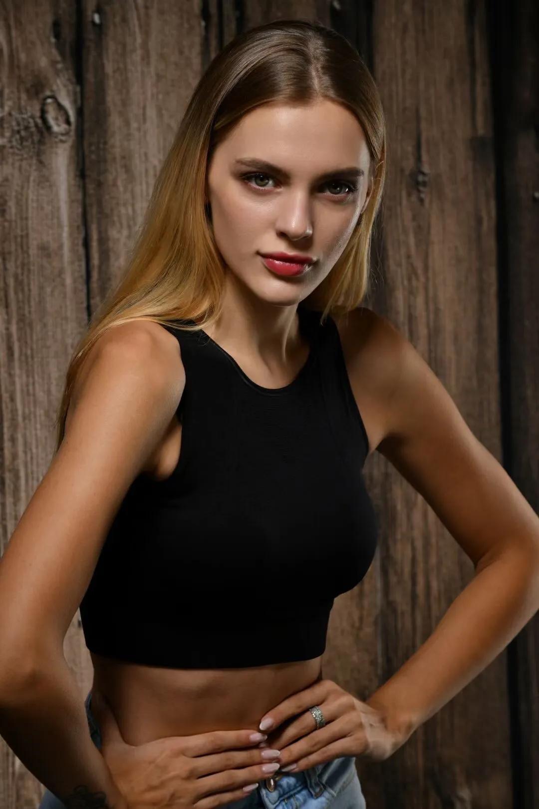 Ukrainian beauty model Nata - iNEWS