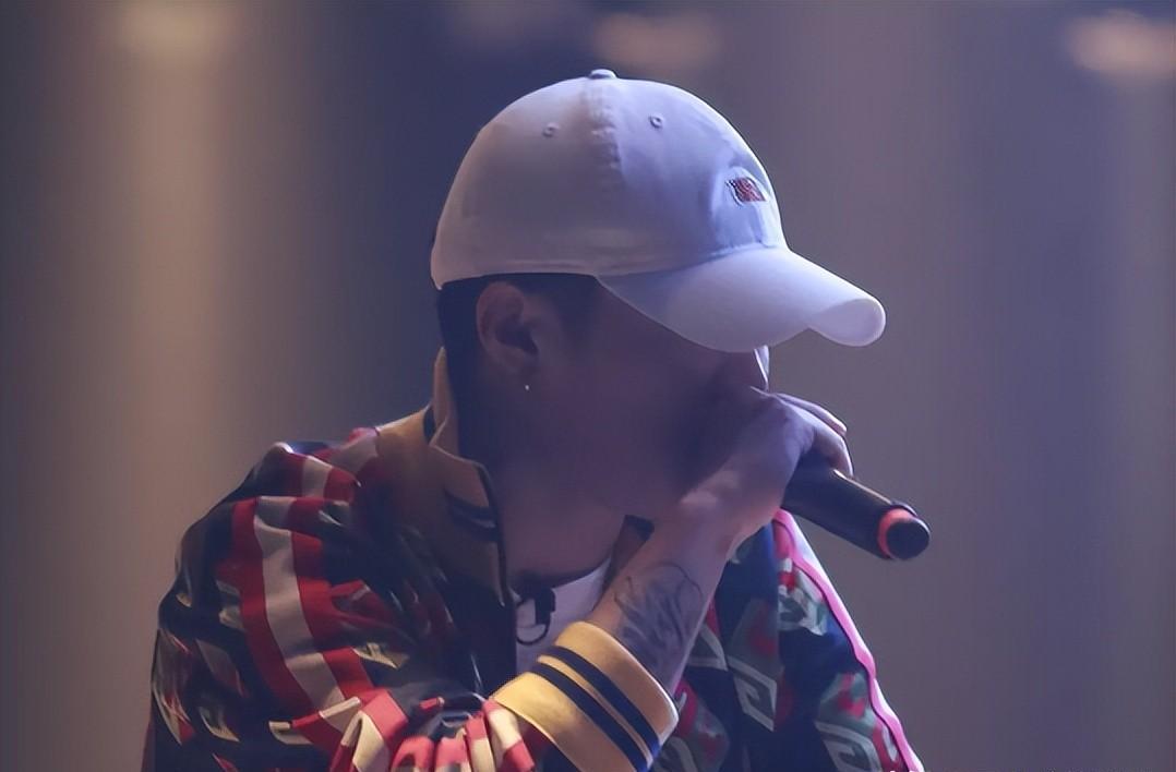 41-year-old Li Xiaolu took a selfie in the mirror, with a curvy figure and a good figure. The ...