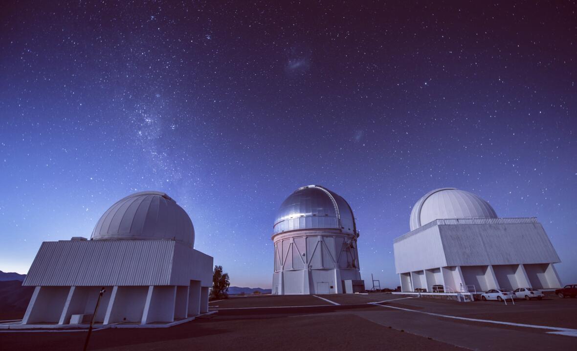 A super comet is approaching the earth with a diameter of 137 ...