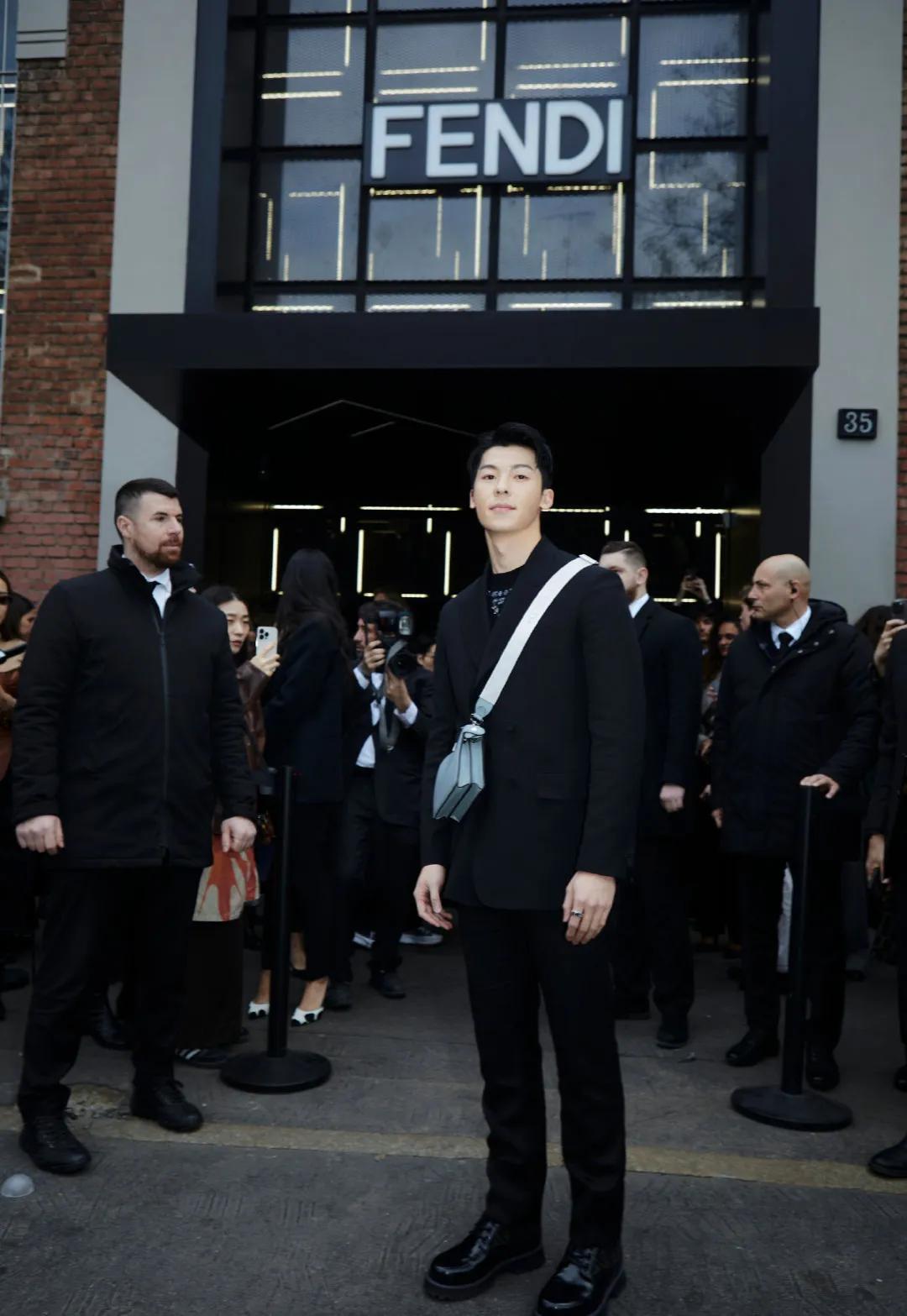 Photos of Zhou Xiaoqi in real life~ - iNEWS