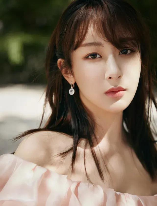 Beautiful and generous - Yang Zi - iMedia