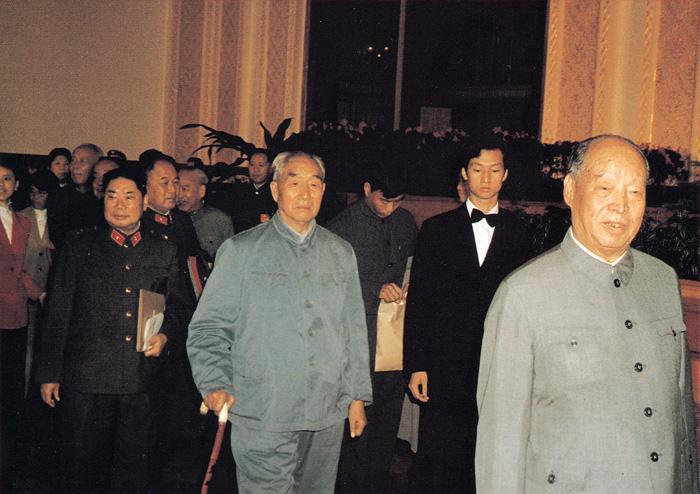 In 1963, Chen Yi took a group photo with four people. He had the ...