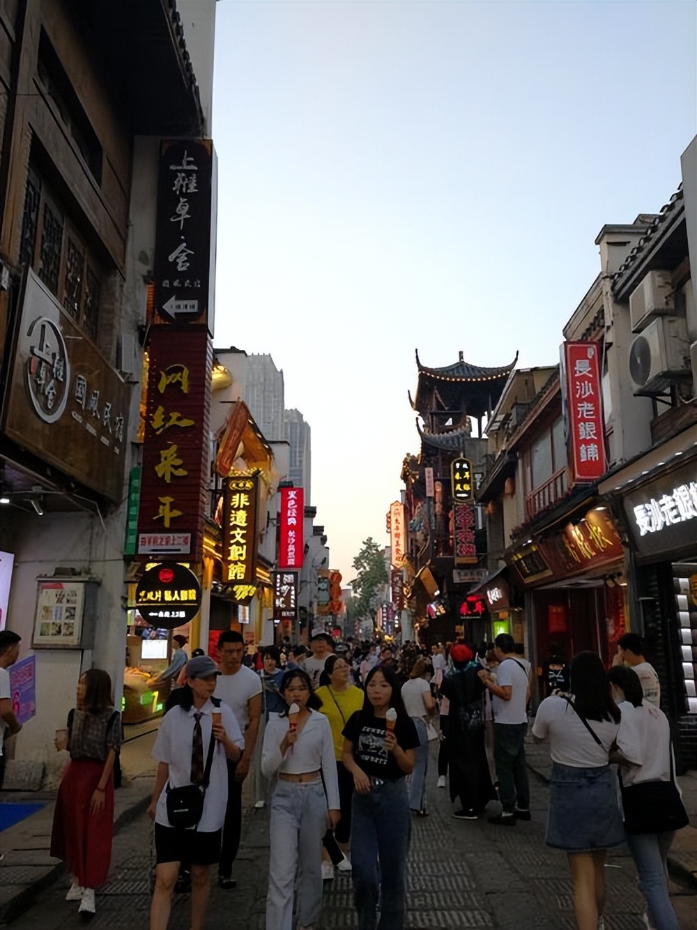 The 180-meter-long Changsha Old Street was once the most prosperous ...