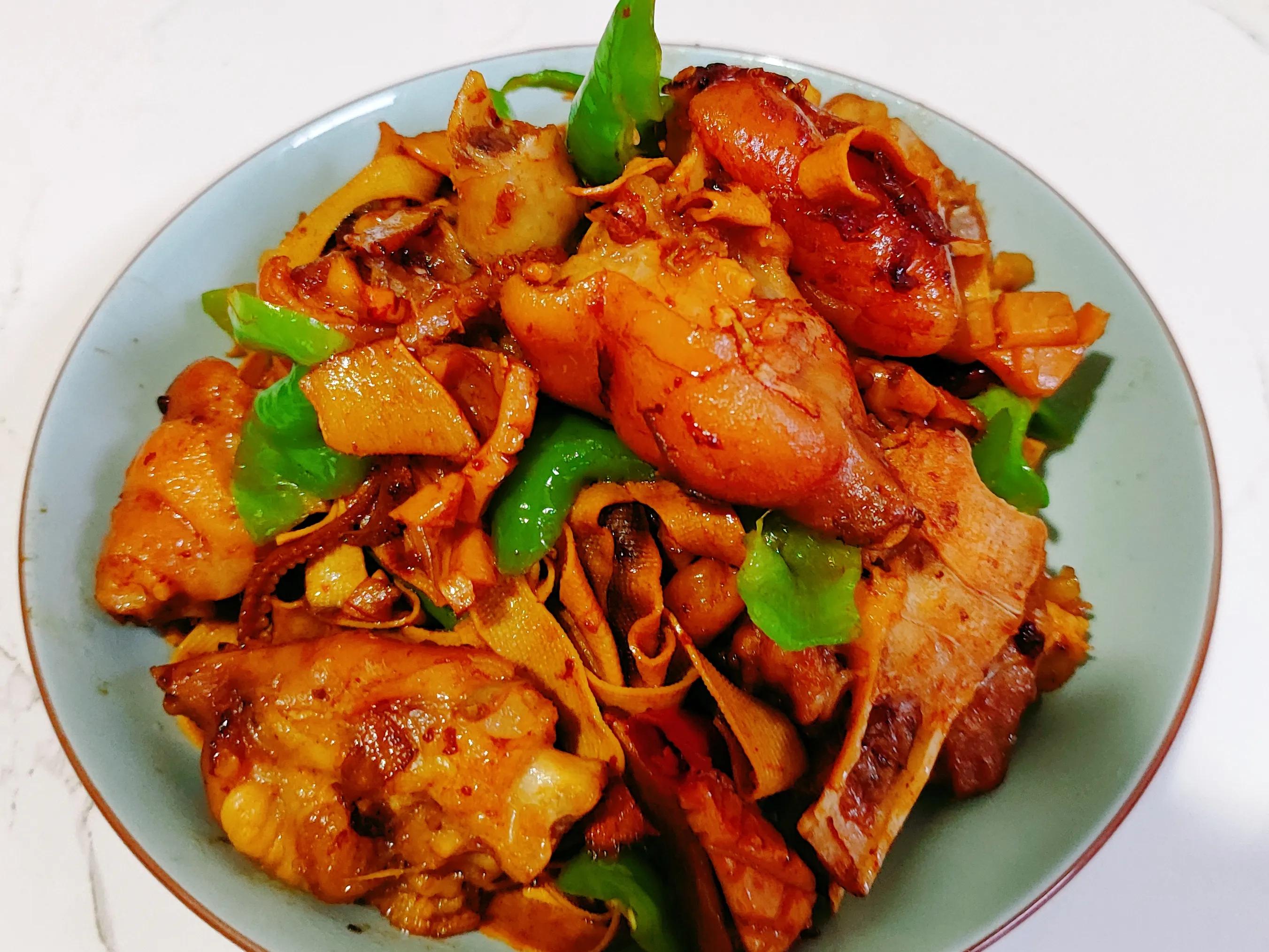 Rice cooker baked pig's trotters, salty and delicious, super simple, a ...