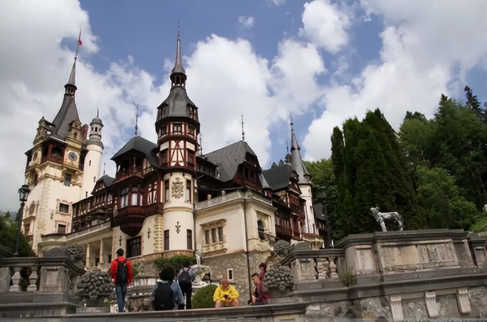 Hidden history, the untold stories of the Romanian royal palace - iNEWS