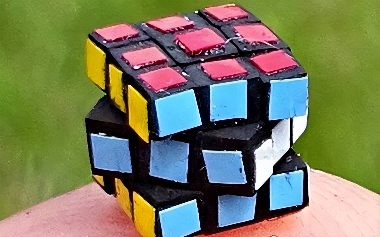 The smallest Rubik's cube in the world - iNEWS