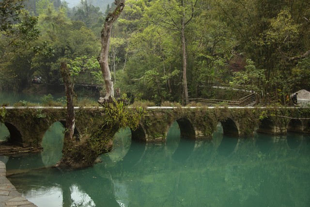 Libo Big and Small Seven Holes Travel Guide - iNEWS