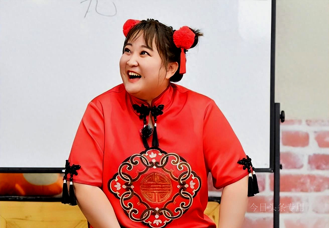 Comedian Jia Ling, who studied under Feng Gong, is becoming more and ...