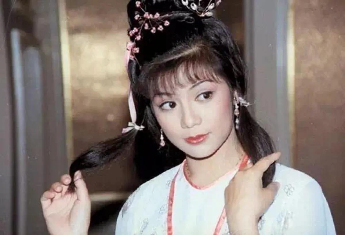 old photos!In the 1980s, photos of Huang Rong, Weng Meiling and her ...