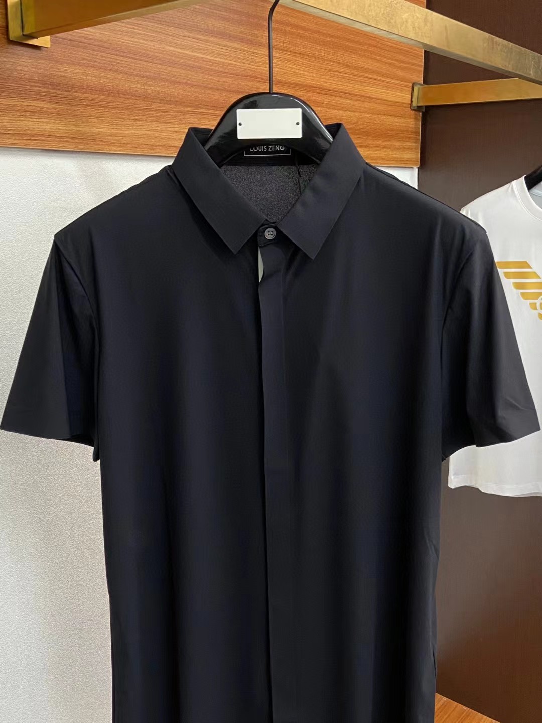 Prada silk short-sleeved shirt: experience the comfort and beauty of ...
