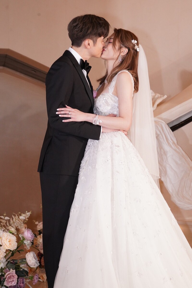 Leo Ku and his wife, Fang Zhongxin Wen Bixia, Mai Qiucheng and Tang Yi attended the wedding of ...