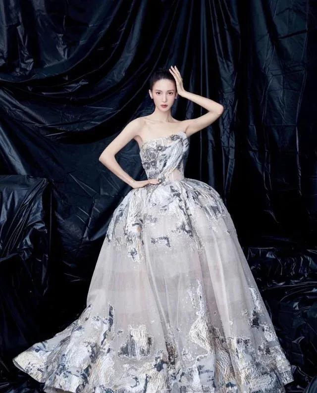 Du Haitao took a group photo with fans. Netizens commented on Du Haitao ...