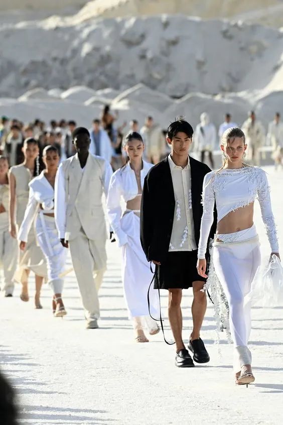 Highest fashion: not fashion but wisdom - iNEWS