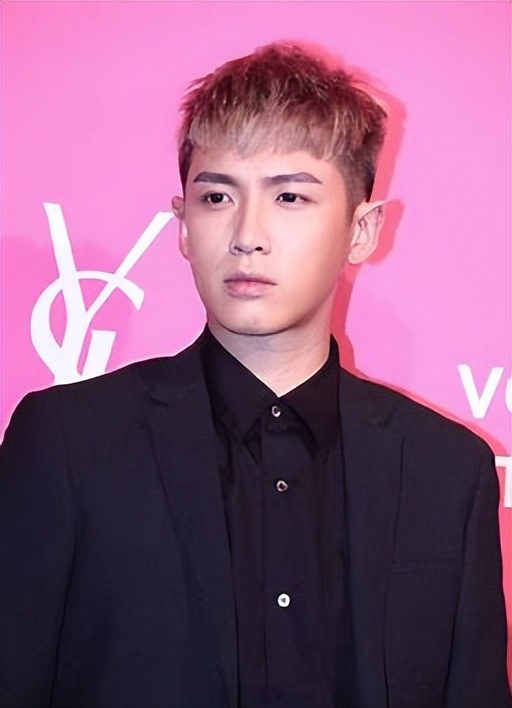 Ke Zhendong's face was blasted and 30 stitches were stitched together ...