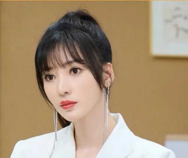 Liu Yan is really beautiful, I like her role as San Niang in "Meng Hua ...