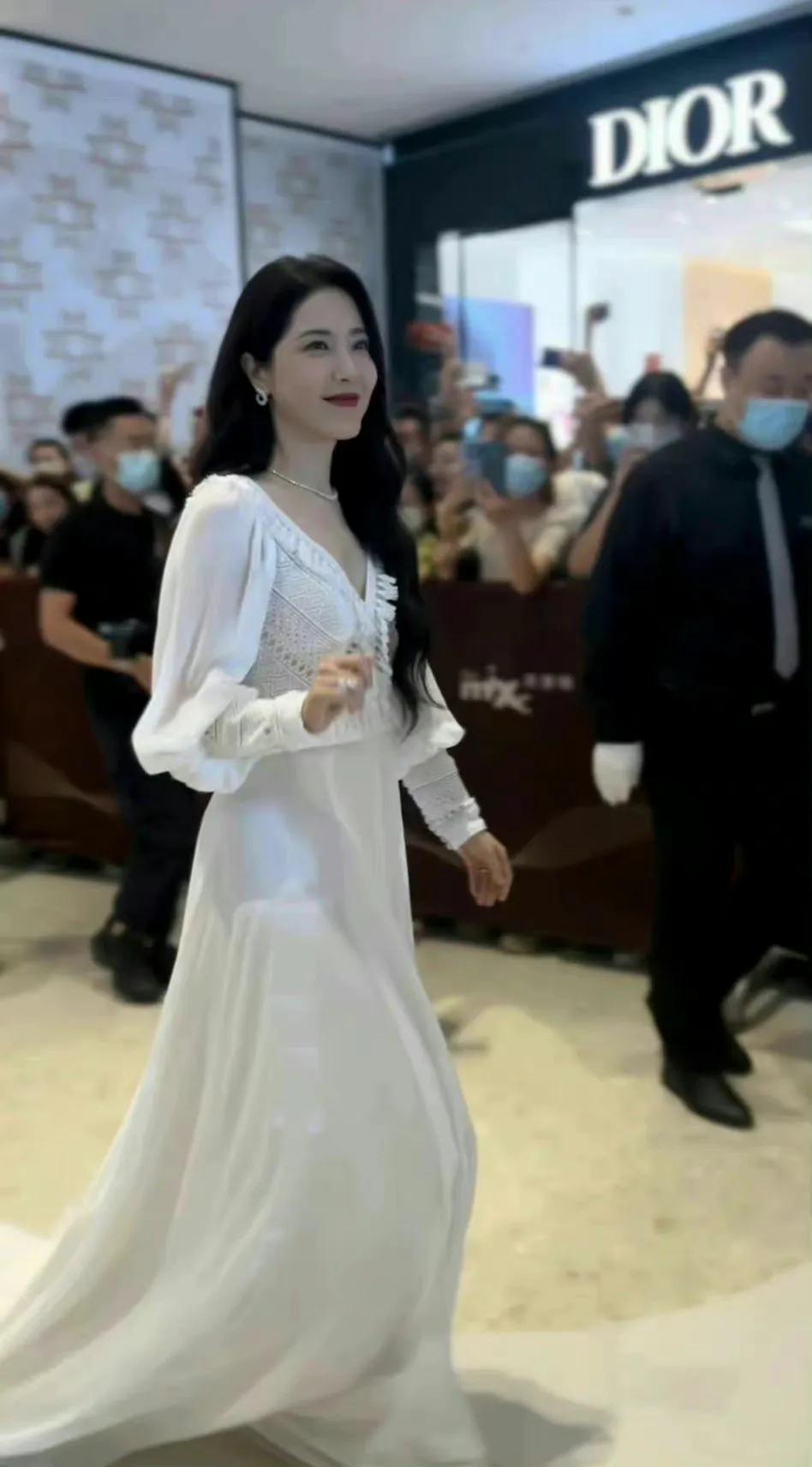 Zeng Li guest starred in Zhao Lusi's new drama, the two played mother ...