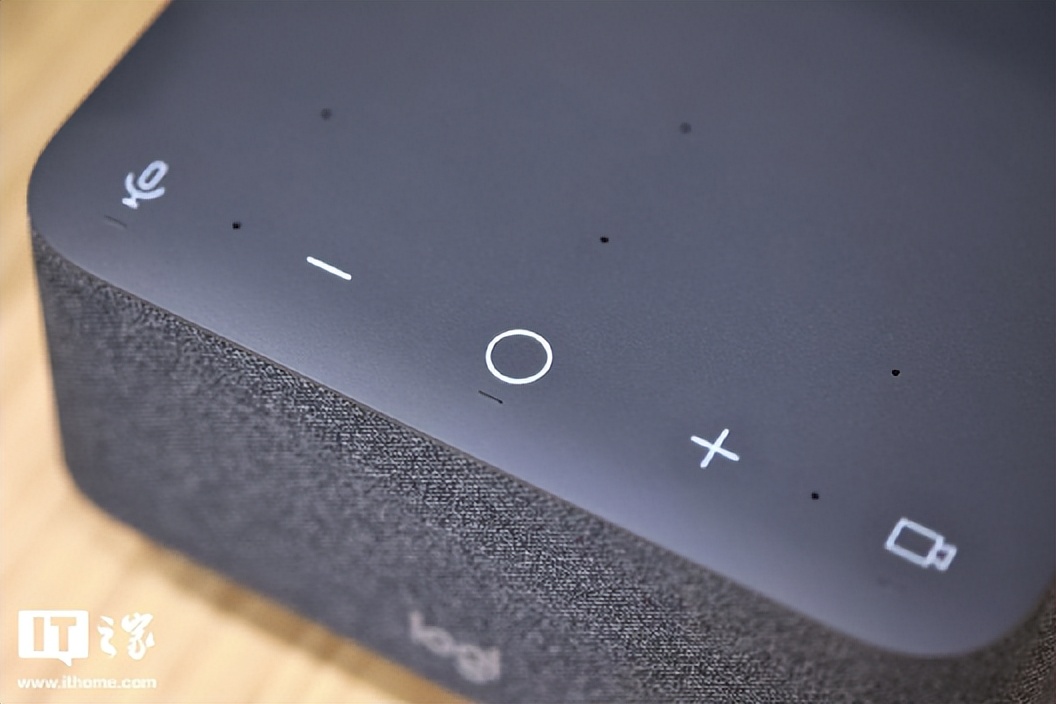 Logitech Logi Dock review: a "universal dock" that integrates speakers ...
