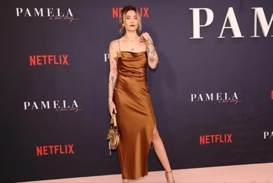 Michael Jackson's daughter dared to wear it, the bronze dress showed ...