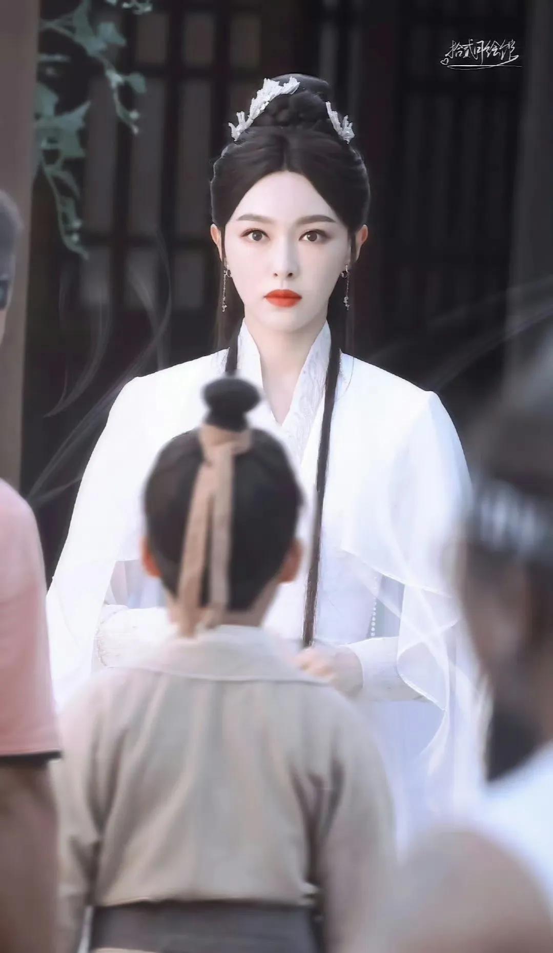 The heroine of Tang Yan's first Xianxia drama, the makeup is hard to ...