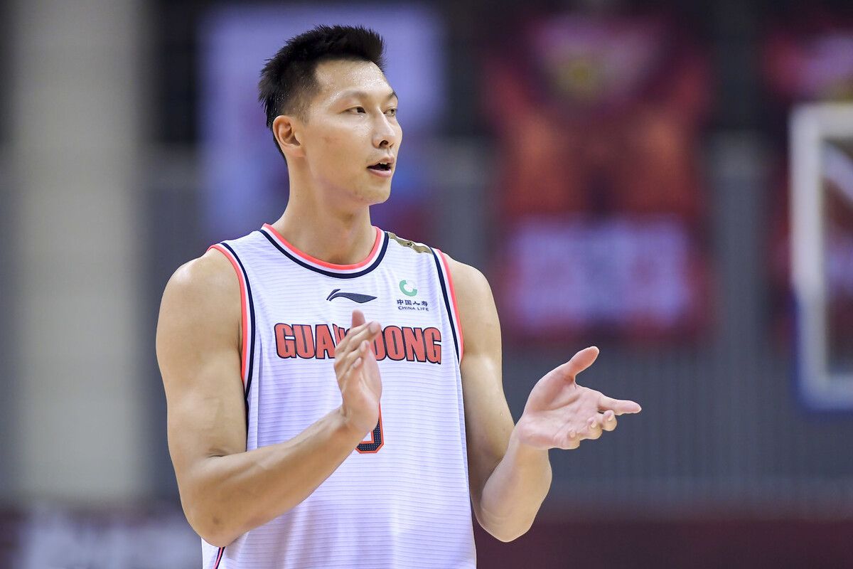 Yi Jianlian went to the United States to reunite with his wife and ...
