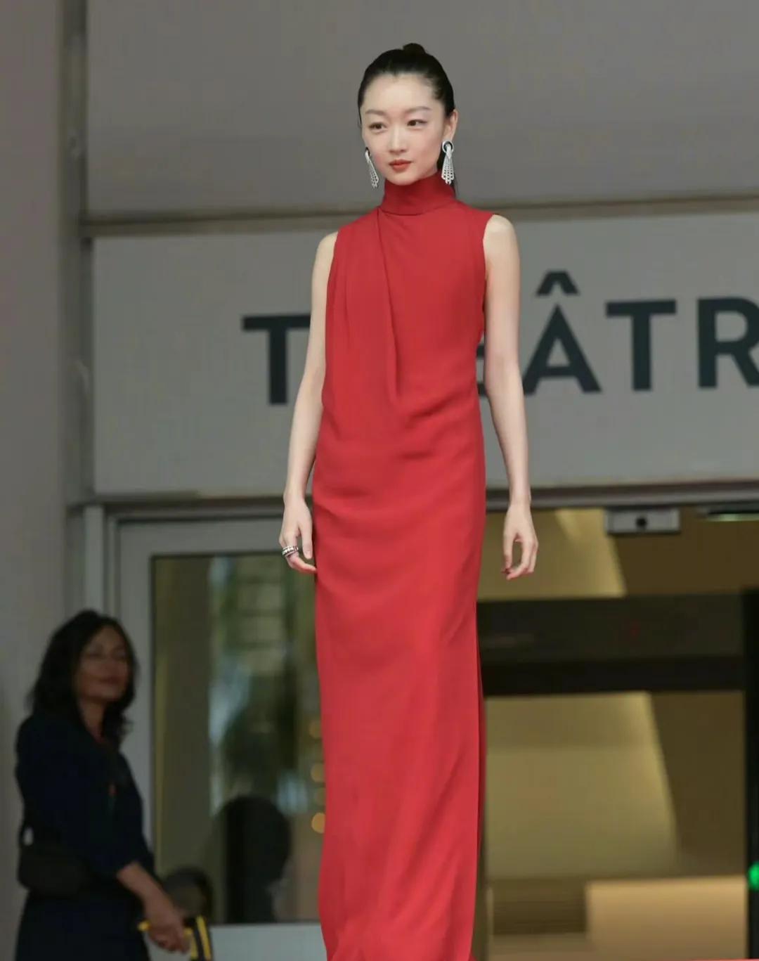 Sexy beauty Zhou Dongyu, 3 looks in Cannes, super aura but too thin - iNEWS