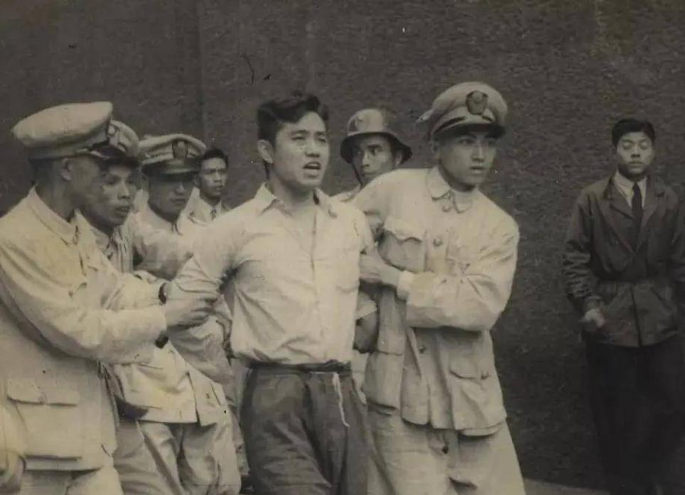When Wang Xiaohe was arrested in 1948, he turned his head frequently on ...