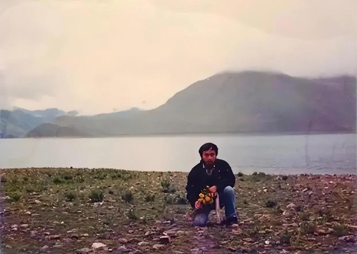 The famous poet Haizi died unexpectedly a month after his friend helped ...