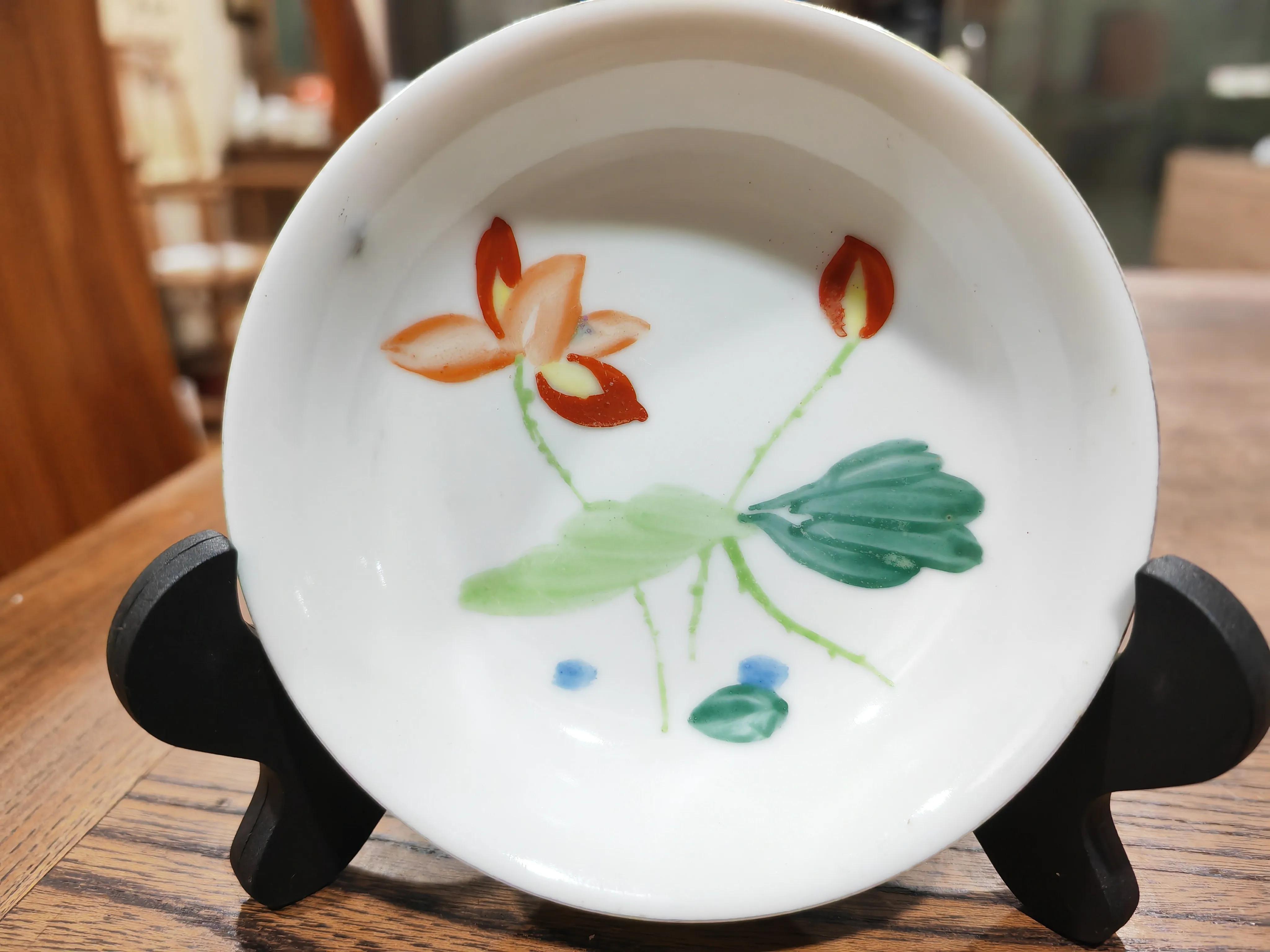 60s and 70s Pastel Plates - iNEWS