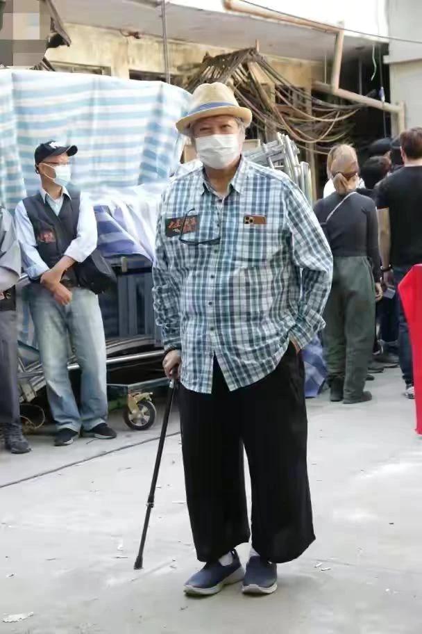 Sammo Hung, 70, went shopping accompanied by bodyguards. He was in a ...