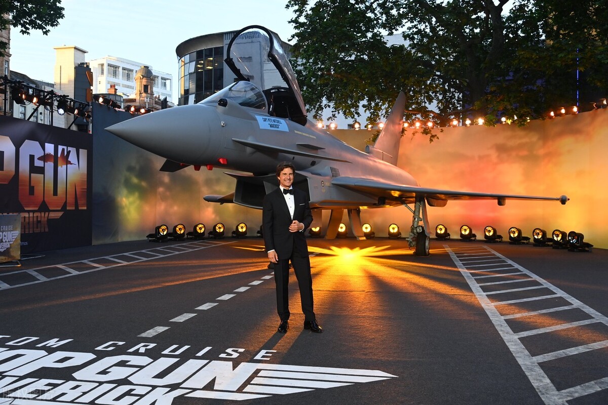 In the United States, a group of elderly people are also fighting, all ...