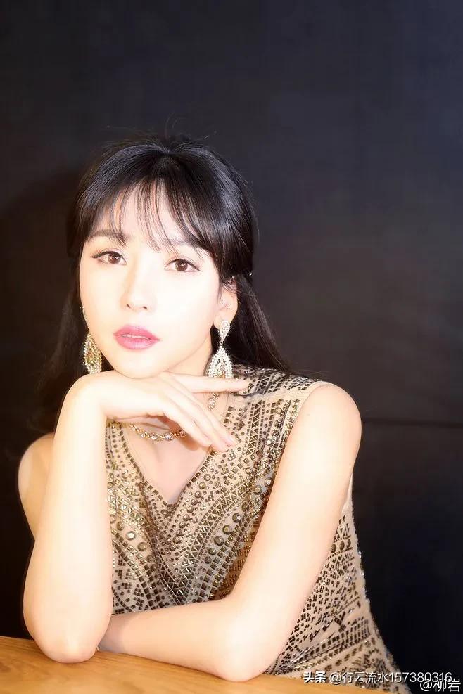 Beautiful Goddess Liu Yan Photo Album - iNEWS