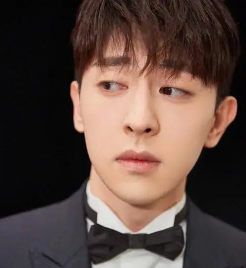 Deng Lun made his first appearance after the turmoil, and was confirmed ...