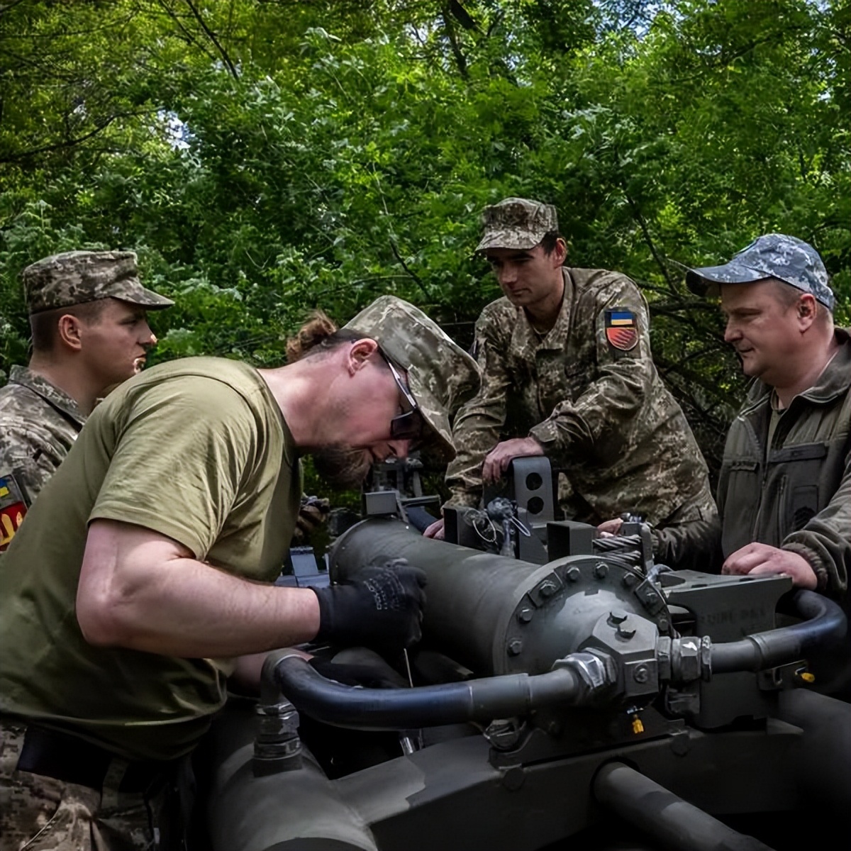 The photo was exposed, and the German howitzer was injured!High ...