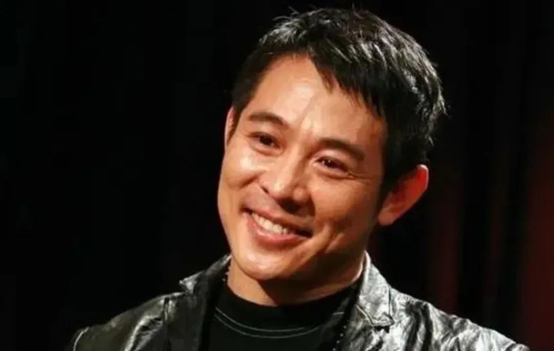 Jet Li's own film salary is over 100 million, and he gives his eldest brother a million annual ...